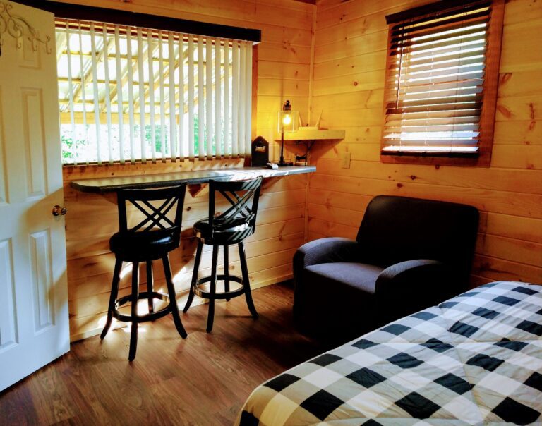 Pondside Cabin - Plumtree Campground and Retreat